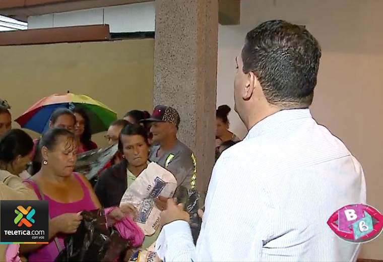 ¿Se acuerda del padre Minor? El sacerdote ayuda a los pobres con lo que ...