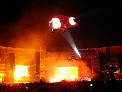 El 'chancho rosado' de Roger Waters ya vuela sobre Costa Rica | Teletica