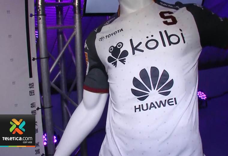 Saprissa presentó oficialmente su tercer uniforme con la presencia de ...