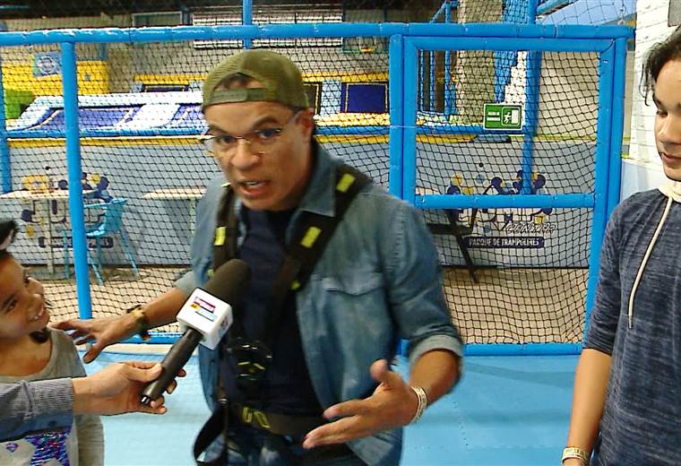 Jair Cruz presenta a sus hijos menores | Teletica