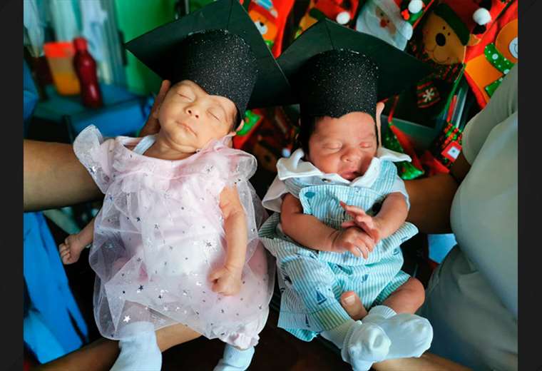 Video: Keysi y Josué salieron de la UCI con título y birrete | Teletica