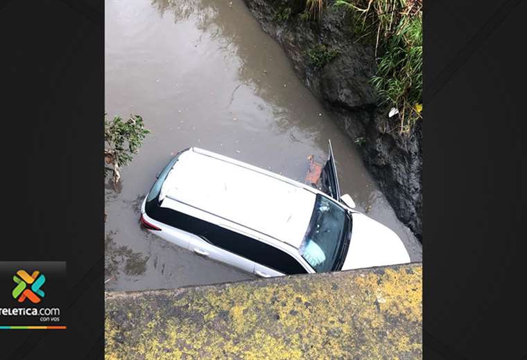 Exfutbolista Pablo Gabas sufre aparatoso accidente y cae a río | Teletica