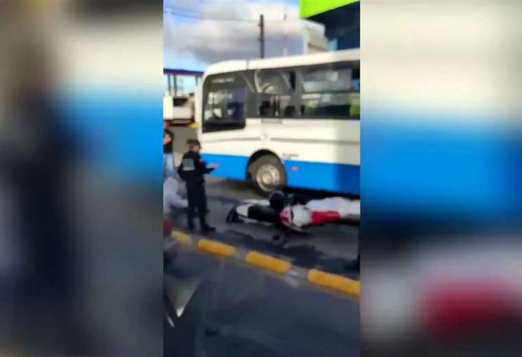 Mujer Que Viajaba En Motocicleta Muere Tras Chocar Contra Bus Teletica 1542