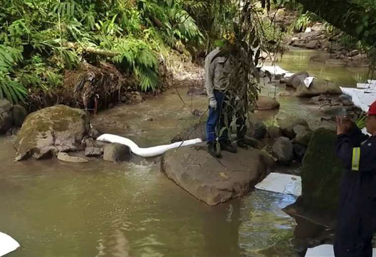 Recope intenta contener derrame de combustible provocado por ...