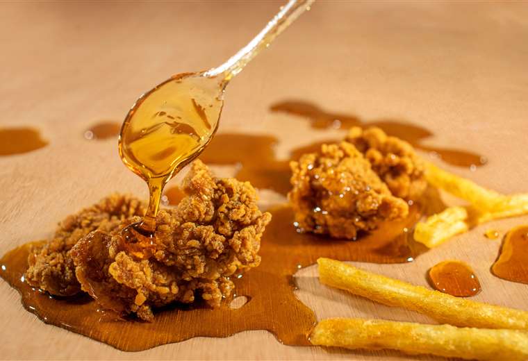 Emprendedores abren local y ofrecen novedosa receta de pollo frito ...