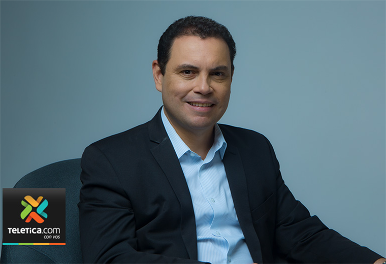 Carlos Ricardo Benavides: “Para patear la bola, está la cancha” | Teletica