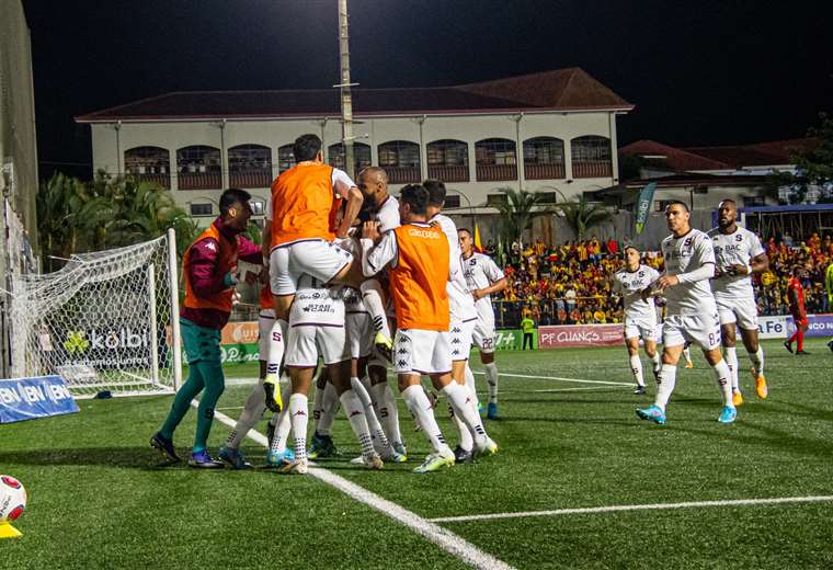 Saprissa sorprende desde la titular y alarga la definición al derrotar ...