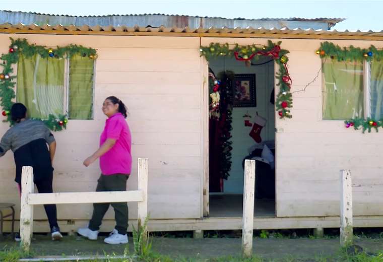 Un techo digno cambió la vida de Janeth Ramírez y su familia | Teletica