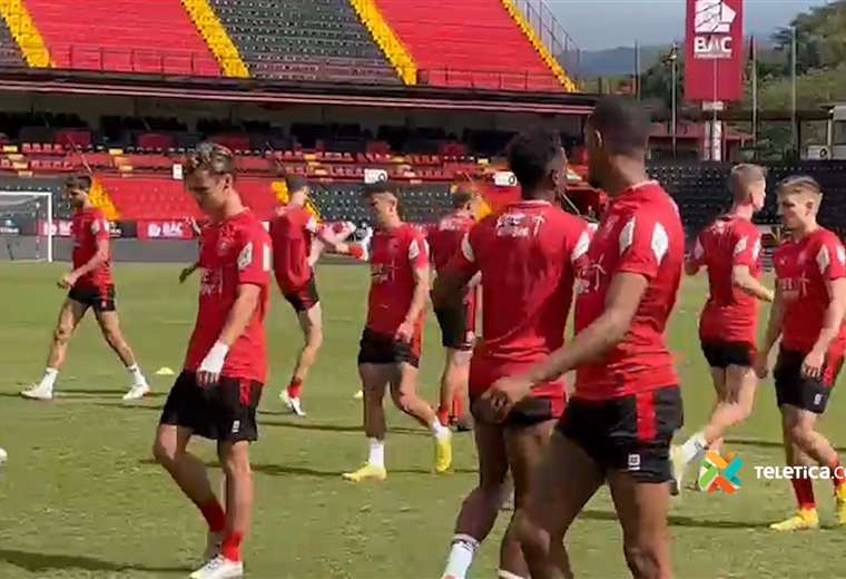 Manfred Ugalde y el Twente preparan la despedida de Bryan Ruiz | Teletica