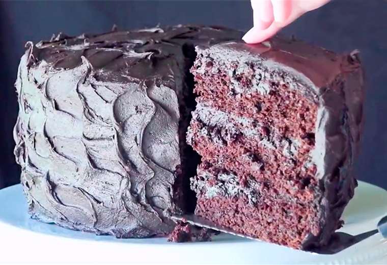 Prepare un queque de galleta en microondas y con solo tres ingredientes ...