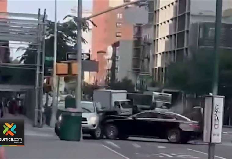 Video: Impresionante persecución entre dos vehículos en Nueva York para robar $20 mil | Teletica